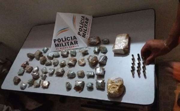 PM encontra tubos de PVC recheados de droga na saída de Muriaé