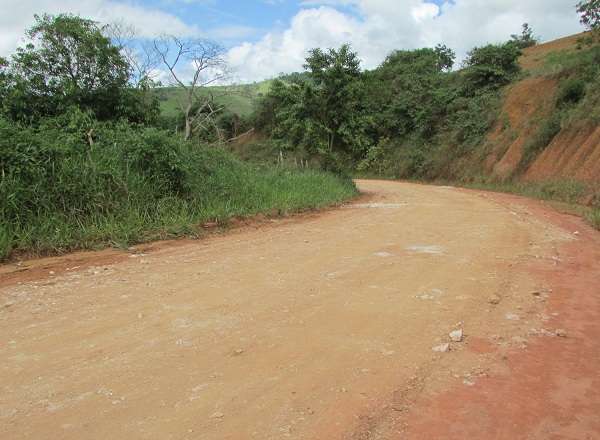 Prefeitura de Muriaé realiza mais melhorias em estradas rurais