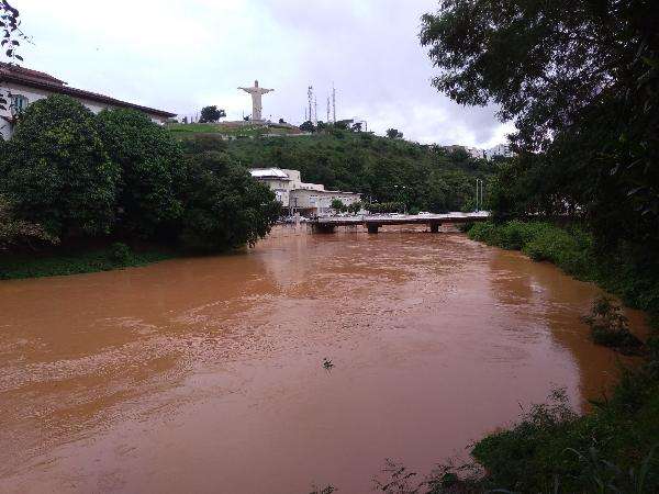 Rio Muriae passa de 2 metros – Foto Guia Muriae | Guia Muriaé